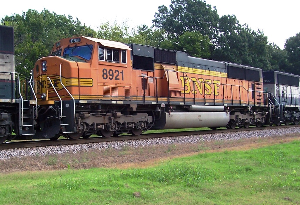 BNSF 8921